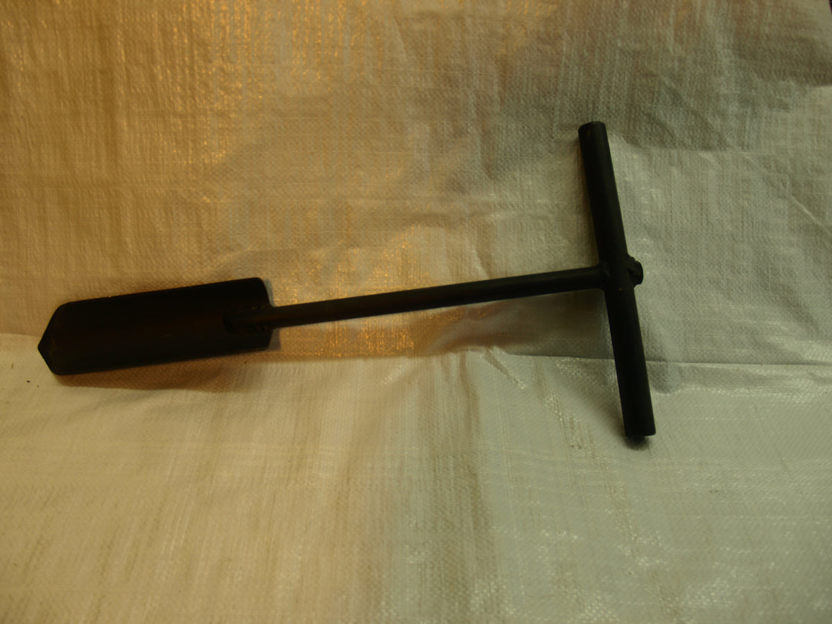 Heavy Duty Dirt Hole Trowel ((SOLD OUT)) – Trapper Art's Supply
