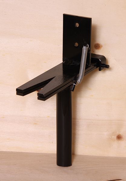 Bench Mounted Tail Puller – Trapper Art's Supply